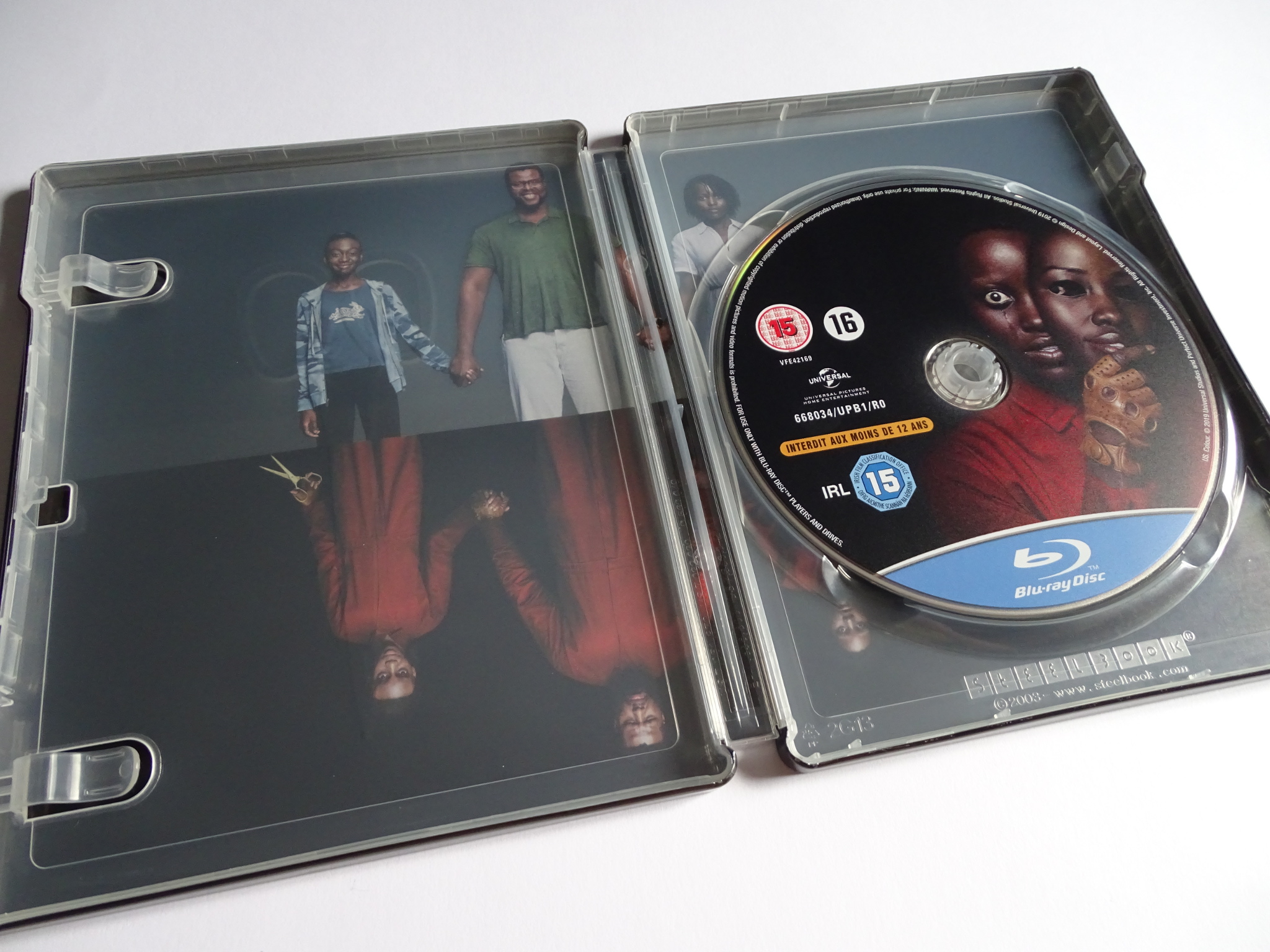 nosotros-us-steelbook-interior – Doble Kulto Cinema